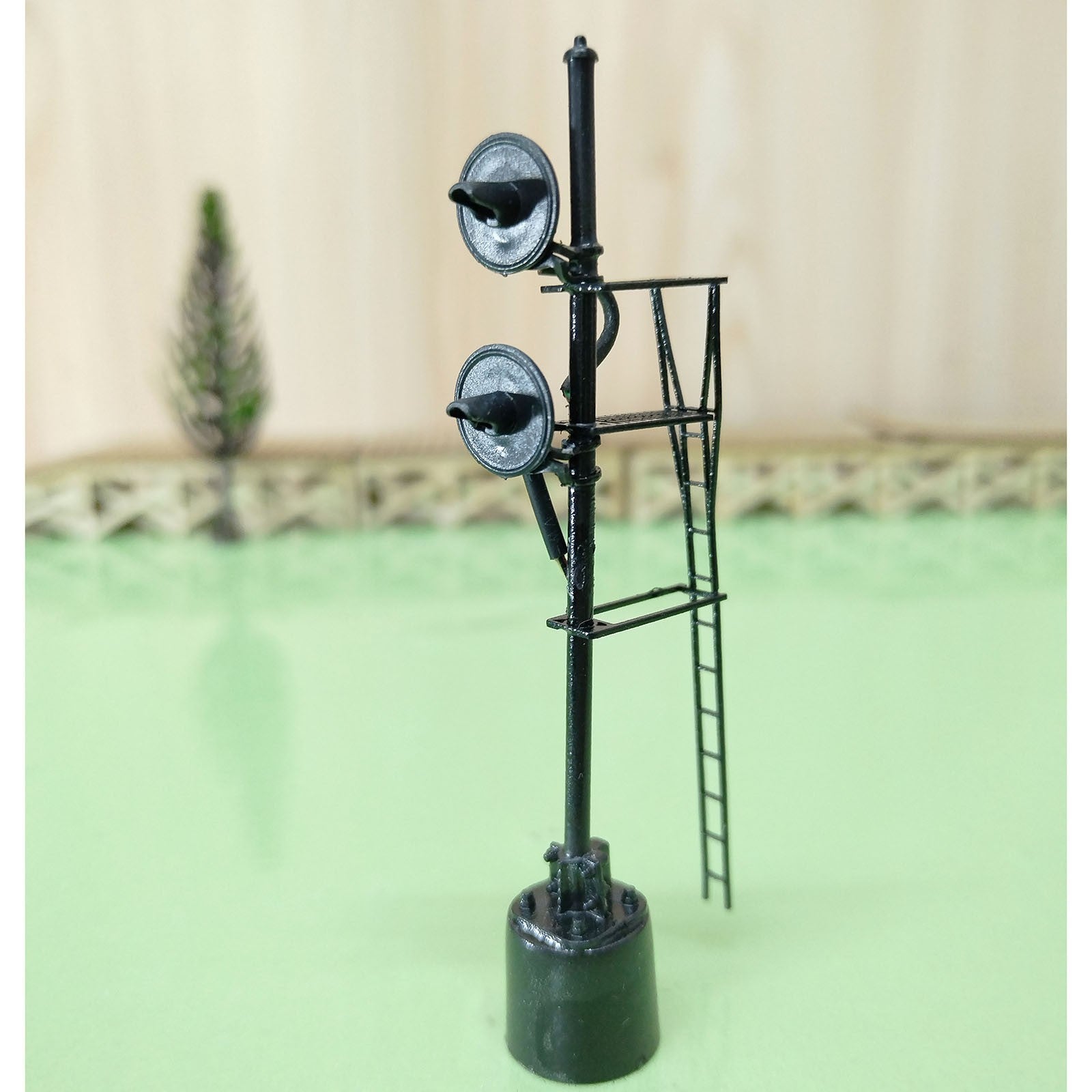 1 x HO scale model railroad 3-colors searchlight signal 2 heads laser